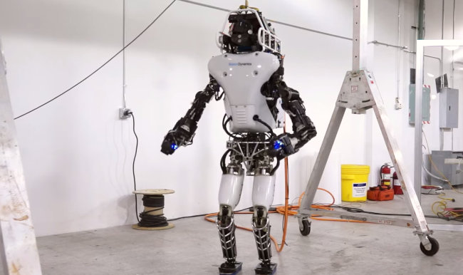 The Terrifying Atlas Robot Can Now Walk Across Rubble. We're Doomed.