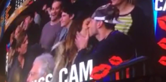 This Woman Kissed A Total Stranger On Kiss Cam After Her Date Refused