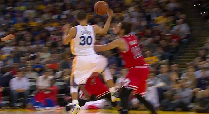 How Did Steph Curry Make This Ridiculous No-Look Pass? – UPROXX