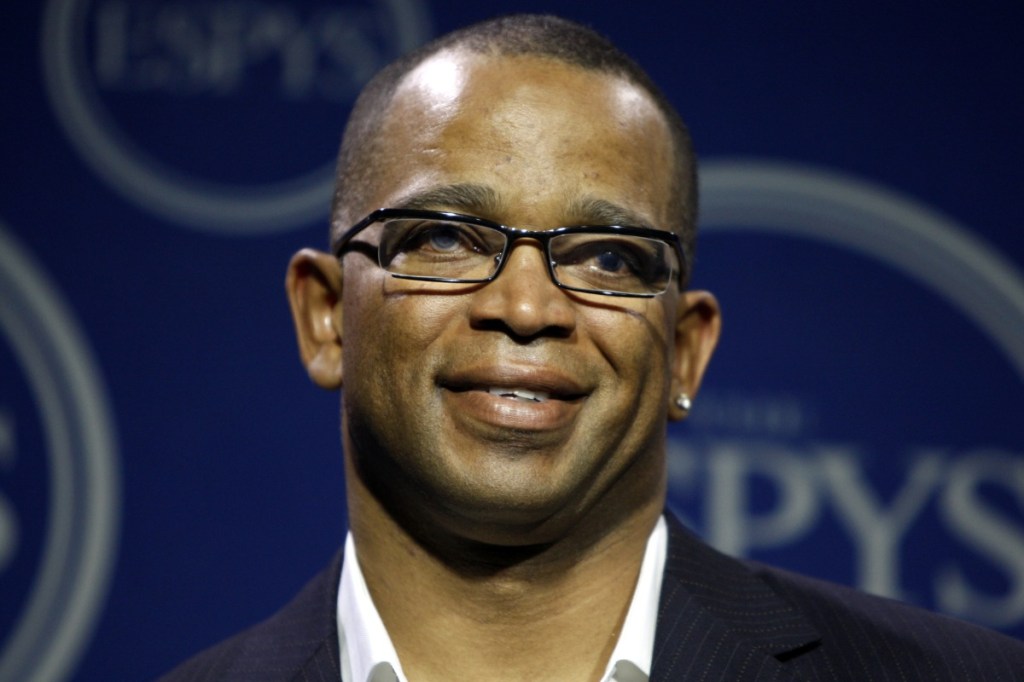 ESPN, 'SportsCenter' veteran Stuart Scott dies