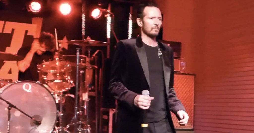 Watch Scott Weiland Mumble His Way Through 'Vasoline'