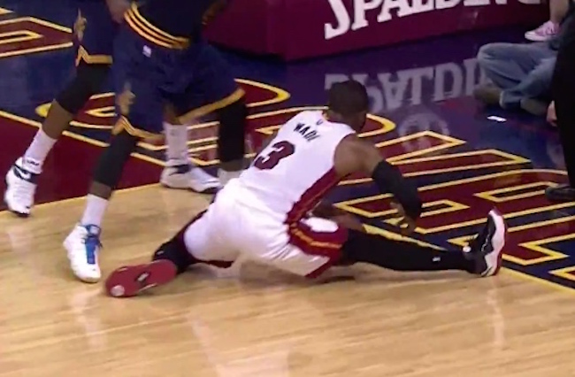 Dwyane Wade Leaves Game To Have Knee Examined Following Awkward Spill