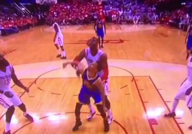 Steph Curry Blocks-Out Dwight Howard To Secure Offensive Rebound