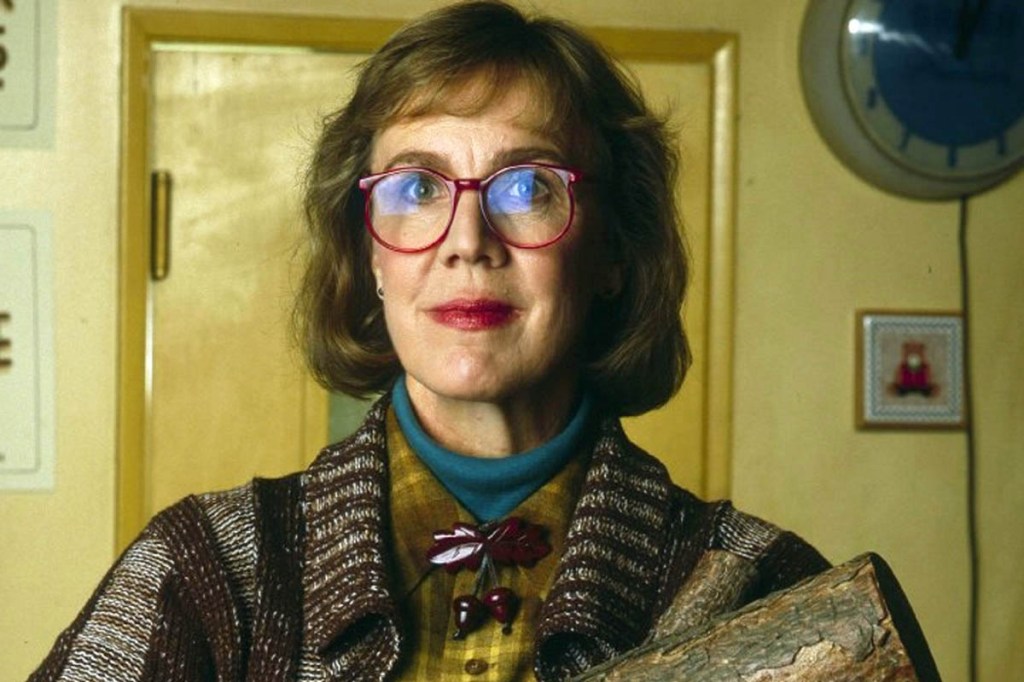'Twin Peaks'' Log Lady on the cast's fierce loyalty: 'We stick behind ...