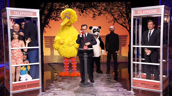 [VIDEO] Kevin Spacey, Jimmy Fallon Play Phone Booth With Guest Stars