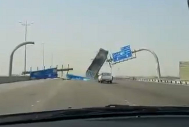 Watch This Oblivious Dump Truck Driver Run Into A Highway Sign