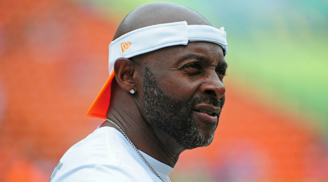 [Watch] Jerry Rice Wearing Popeyes Chicken Helmet Not Going Over Well