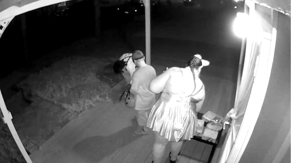 [Video] Parents Teach Their Kids To Steal All The Halloween Candy