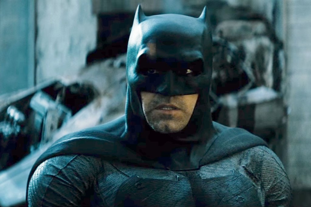 Batman is holding a gun in the new 'Batman v Superman' trailer ...