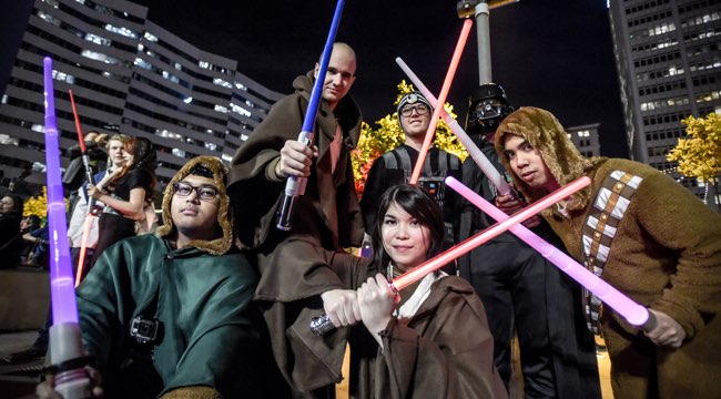 How 'Star Wars' Fans React After The Projector Fails