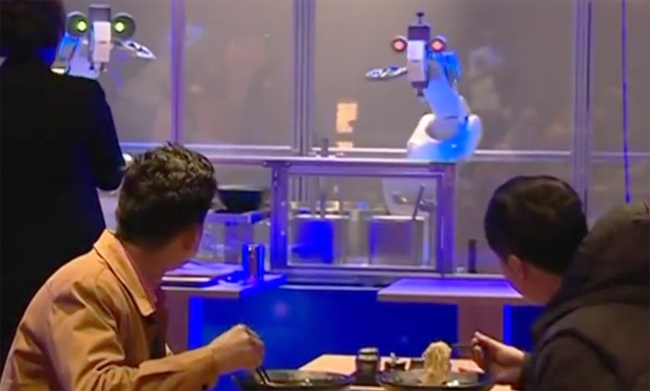 WATCH These Robot Chefs In China Put Your Cooking Skills To Shame
