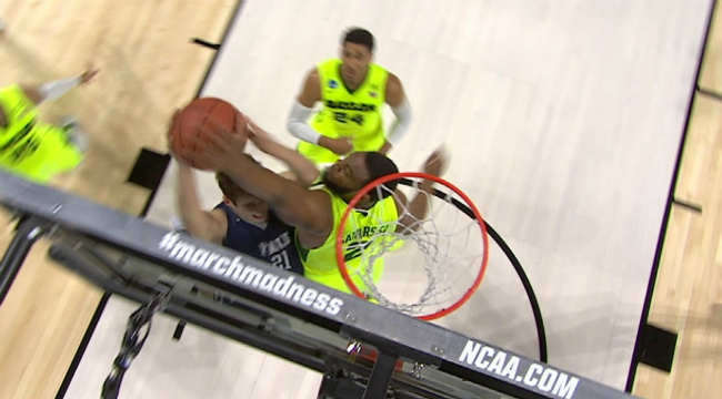 A Baylor Player Ruthlessly Rejected A Yale Player's Dunk Attempt