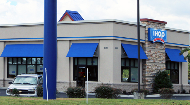 The Entire Staff Of This IHOP Got Into A Huge Brawl