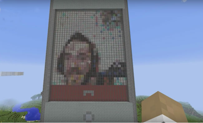 An Expert Player Built A Working Smartphone In Minecraft