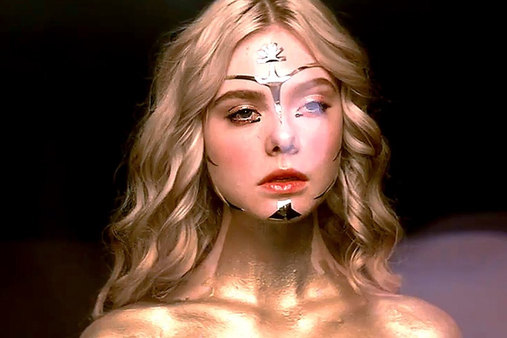 Review: 'The Neon Demon' offers sleek and sexy scares with a satirical ...