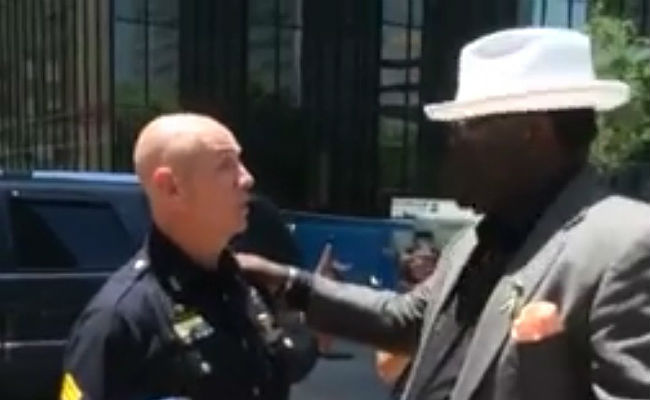 WATCH These Kind Citizens Passed Out Hugs To Dallas Police Officers
