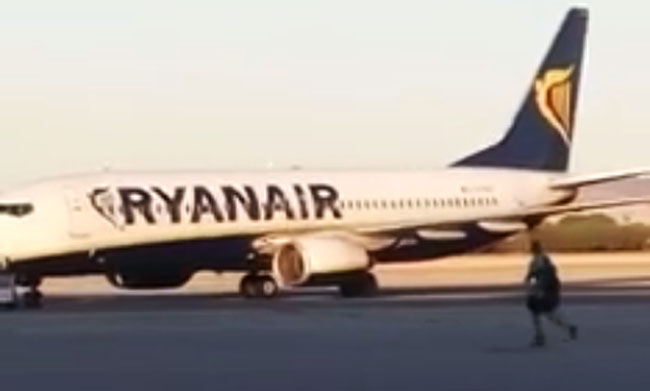 Watch A Man Who Missed His Flight Chase His Plane Down The Tarmac