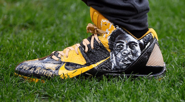 The NFL Made Antonio Brown Remove His Awesome Muhammad Ali Cleats