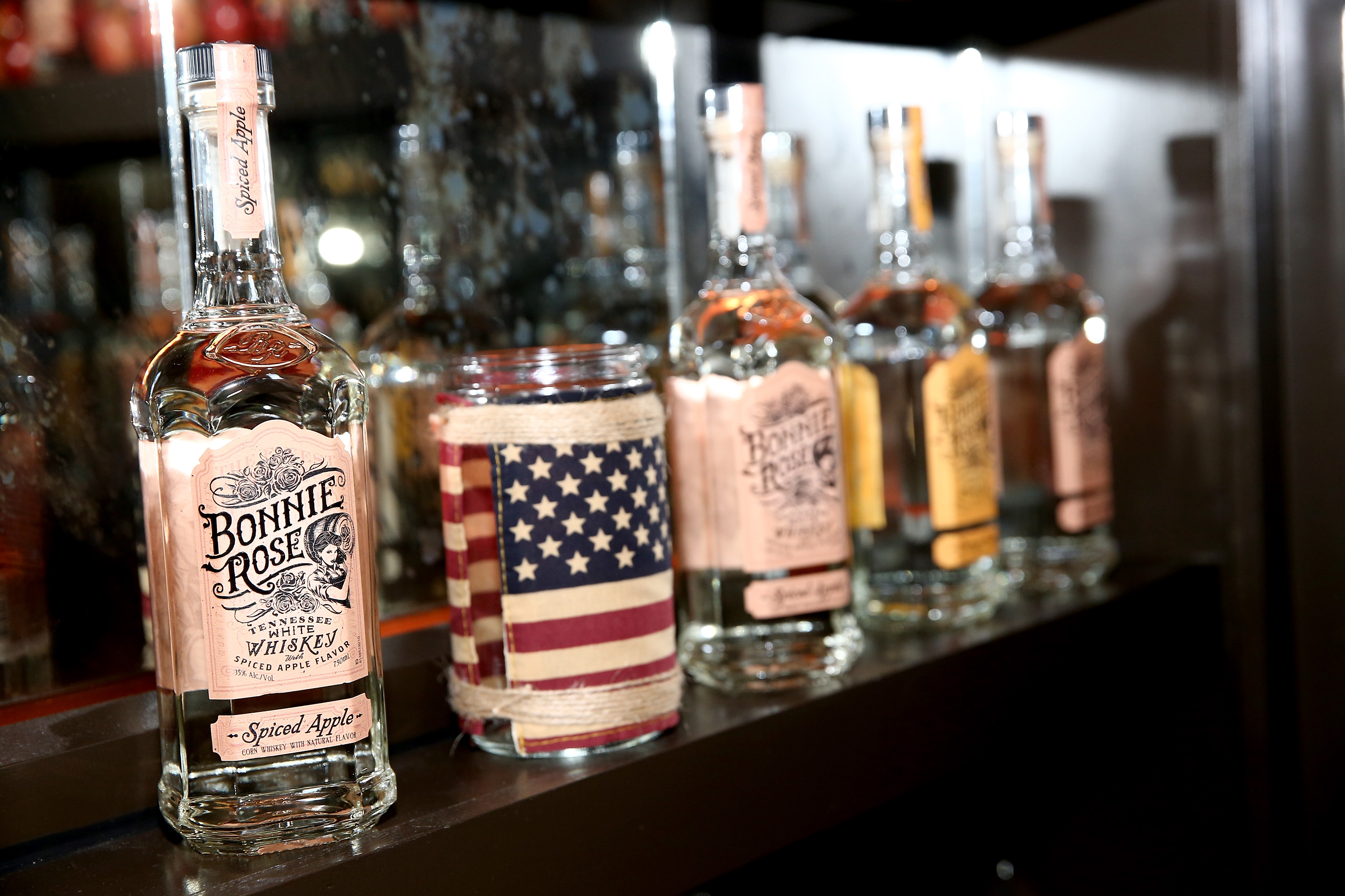 A Beginner's Guide To 10 Beloved American Whiskies