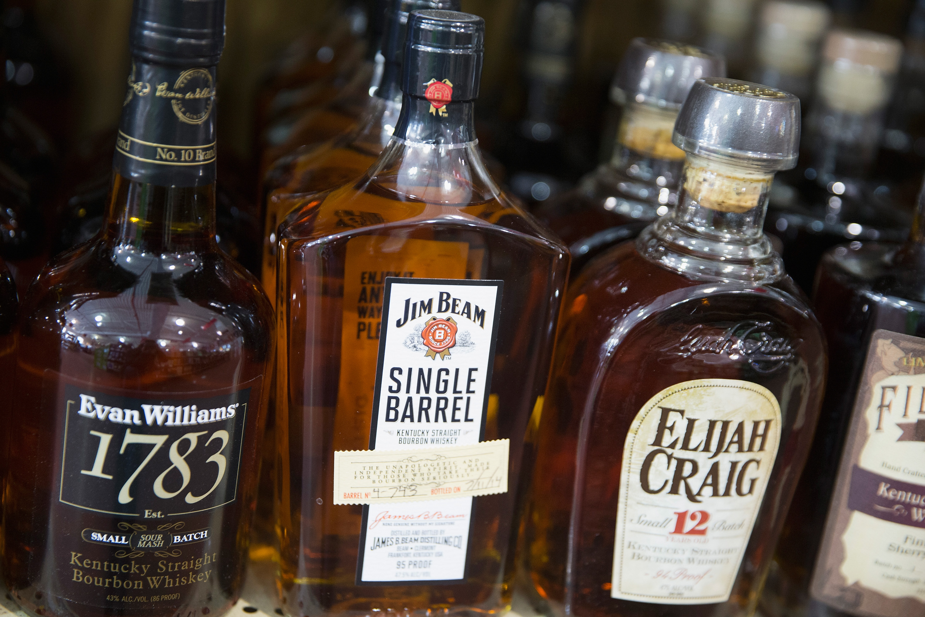 A Beginner's Guide To 10 Beloved American Whiskies