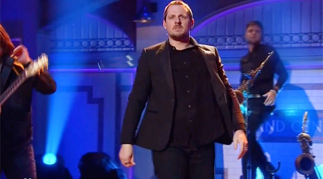 [WATCH] Sturgill Simpson's Guitar-Smashing 'Call To Arms' On 'SNL'