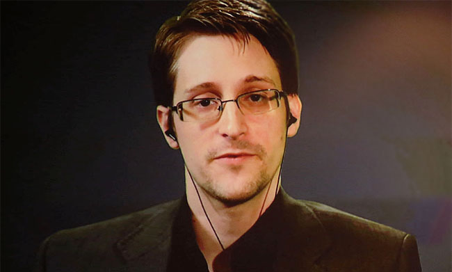 Snowden On Reports Russia Will 'Gift' Him To Trump: 'I Am Not Afraid'