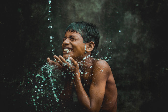 Humanitarian Photographer Captures Moments That Humanize The World