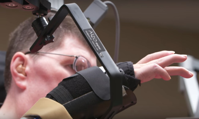 [WATCH] Groundbreaking Technology Gives A Paralyzed Man Use Of His Arm