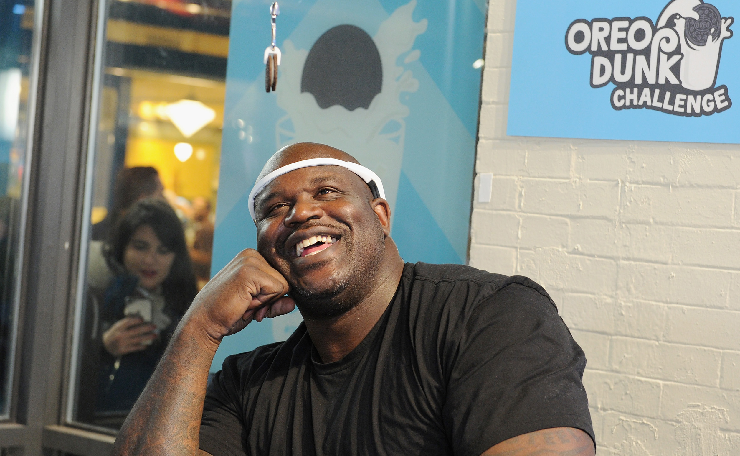 Shaq Proved To The Big Show That He's Got Abs Too