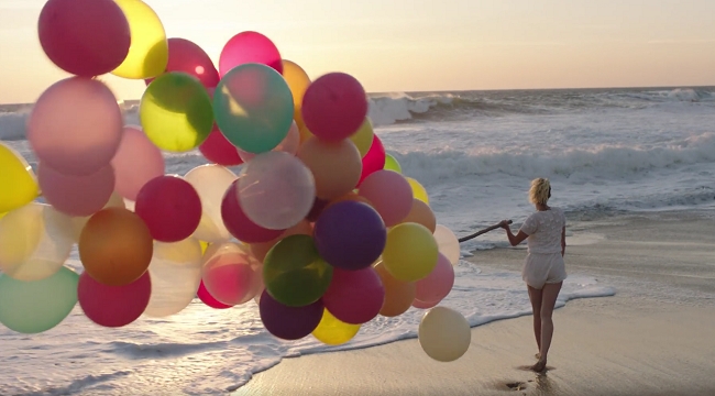 [LISTEN] Miley Cyrus' Soft New Single 'Malibu' Is About Moving On