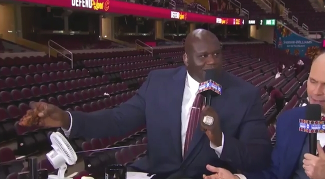 Shaq And Charles Barkley Tried To Fight With Chicken Wings At Game 4