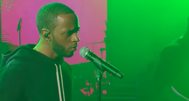 [WATCH] 6lack Performs 'Free' Seductively On 'The Late Show'