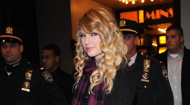 Maggie Gyllenhaal: Taylor Swift's Scarf Lyric About Jake Might Be True