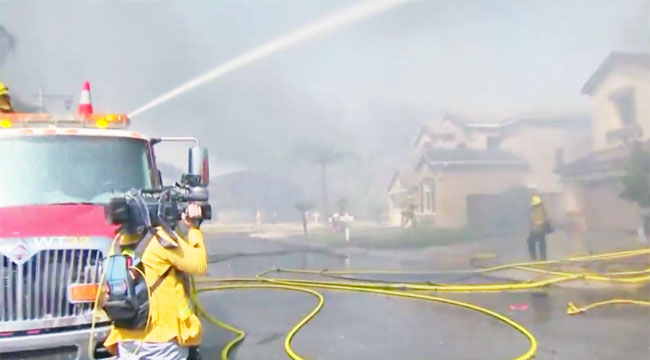 An Anaheim Hills Fire Is Moving Fast And Sending Ashes Over Disneyland