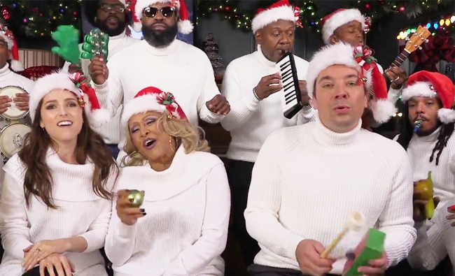 Watch Anna Kendrick And Darlene Love Sing 'Christmas' On 'Fallon'