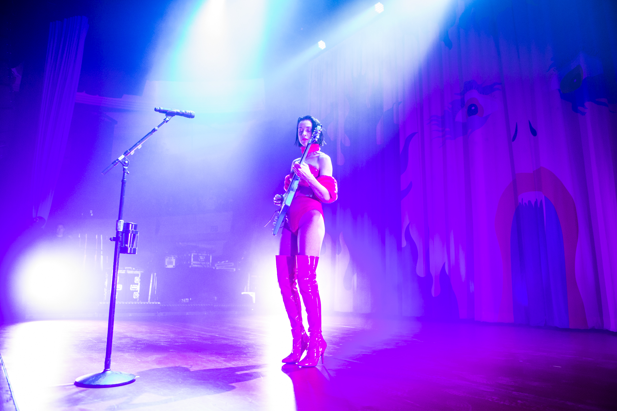 St. Vincent Concert Review And Photos: Hollywood Palladium