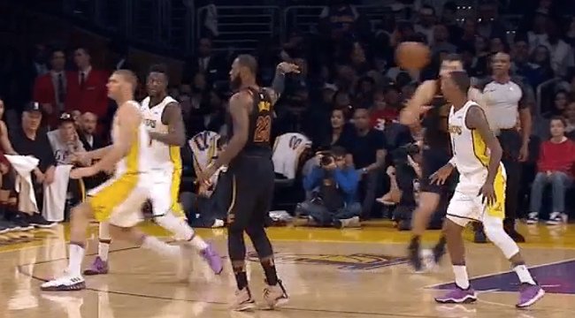 LeBron James Fooled Two L.A. Defenders With A One-Handed No-Look Pass