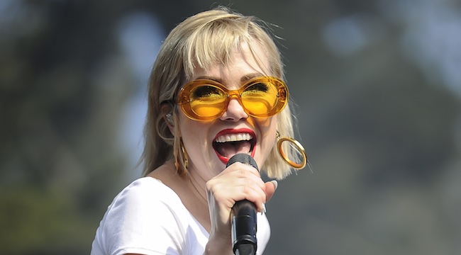 [LISTEN] Carly Rae Jepsen Previewed 'Now That I Found You'