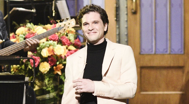 Kit Harington Shaved His Beard For 'SNL' Debut And People Were Shook