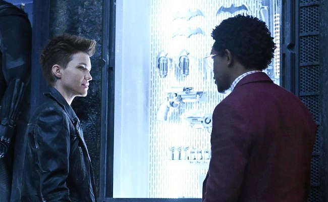 [WATCH] 'Batwoman' Takes Batman's Mantle In First Trailer