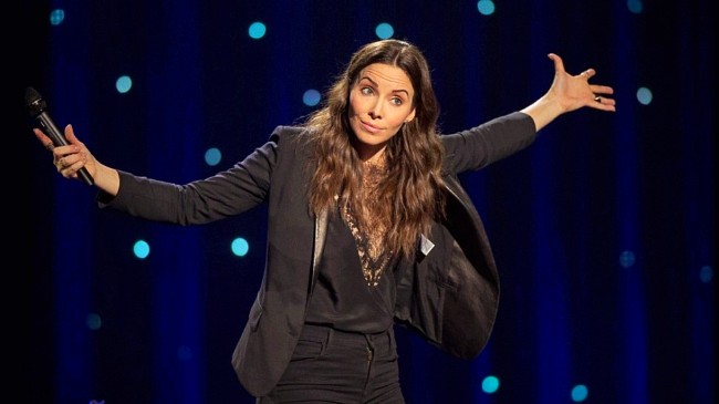 Whitney Cummings's New Netflix Comedy Special Will Ask To 'Touch It'