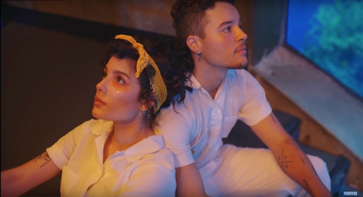 [WATCH] Halsey Dance Before A Fish Tank In Her 'Clementine' Video