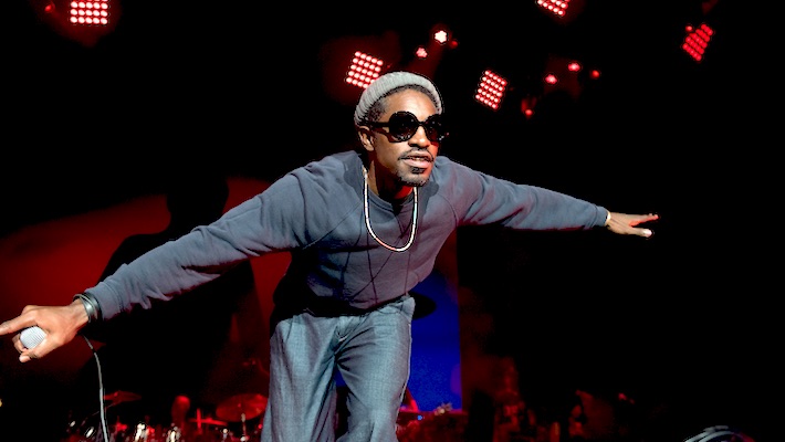 Andre 3000 Was Once Again Spotted Serenading Strangers With His Flute