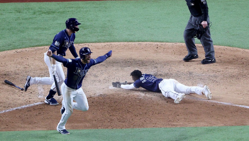 The Rays Walked Off Game 4 Thanks To A Dodgers Defensive Disaster