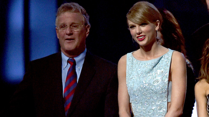 Taylor Swift's Dad Still Her Guitar Picks From The 'Red' Tour