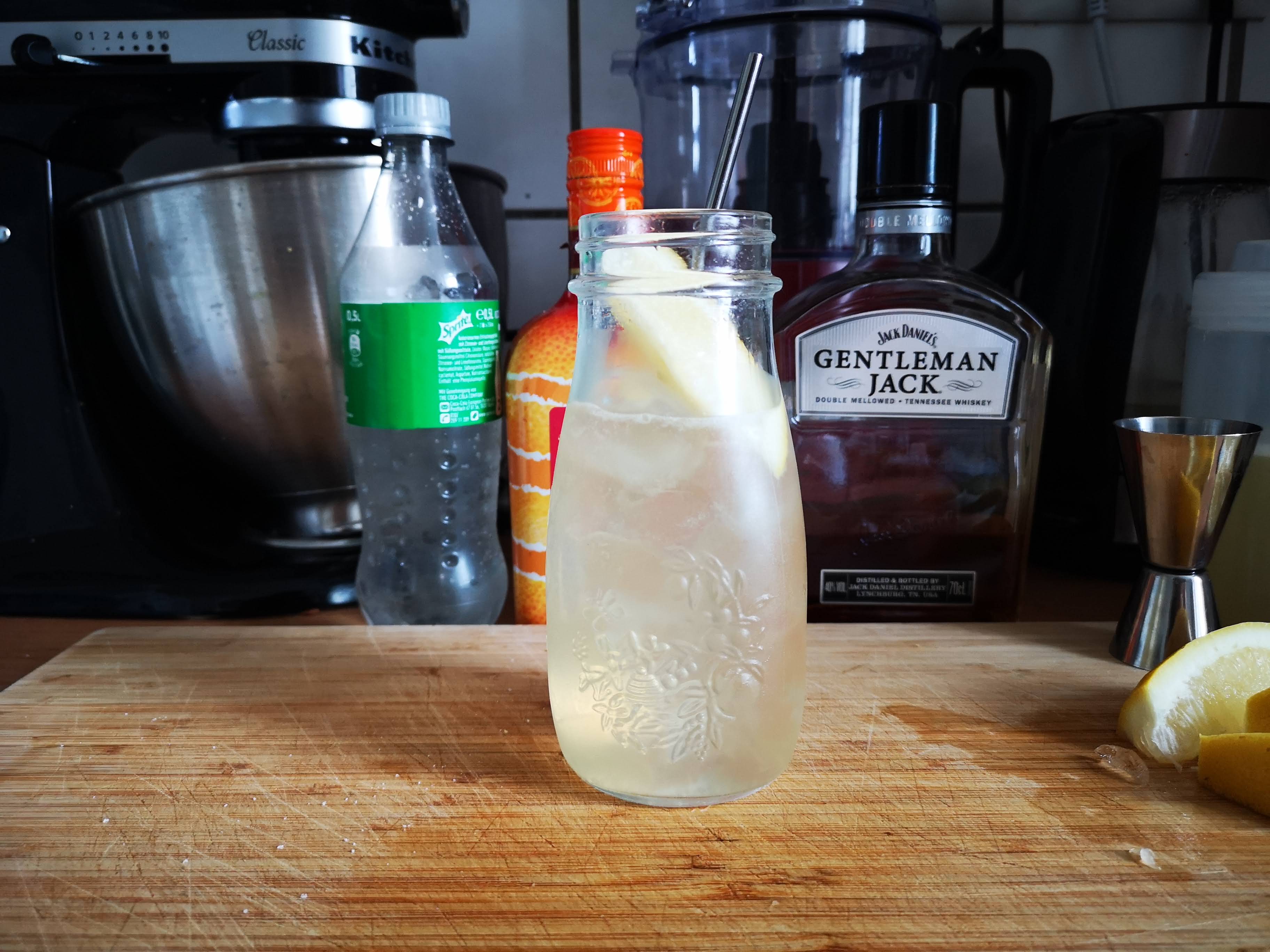 A Lynchburg Lemonade Cocktail Is The Perfect Recipe for The Weekend