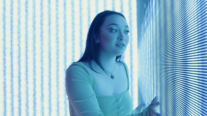 Mxmtoon Shares Her 'In The Darkness' Video Mxmtoon Shares Her 'In The Darkness' Video