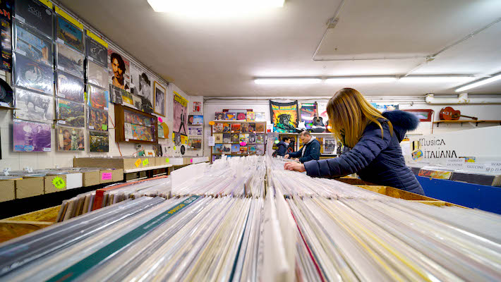 Vinyl Records Just Had Biggest Sales Week In Three Decades