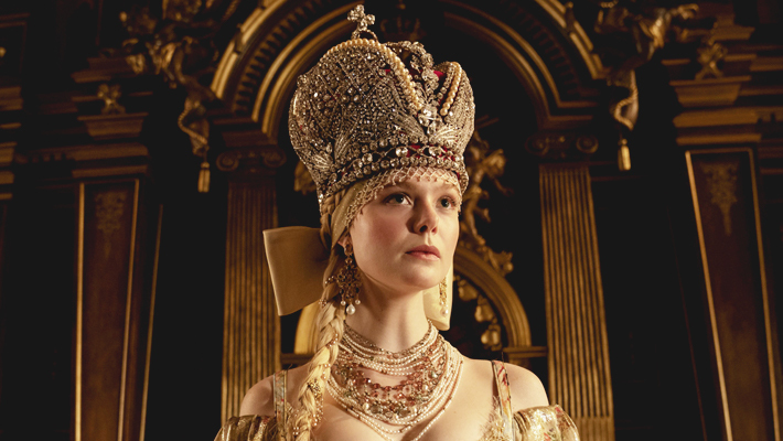 Elle Fanning Seems Convinced That She Looks Like Bill Hader
