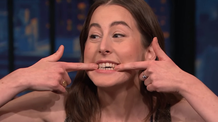Orthodontists Want To See Alana Haim Since Licorice Pizza